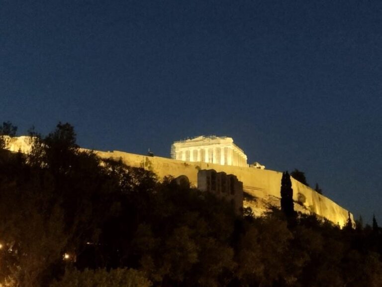 Athens and Piraeus: Private Night Tour