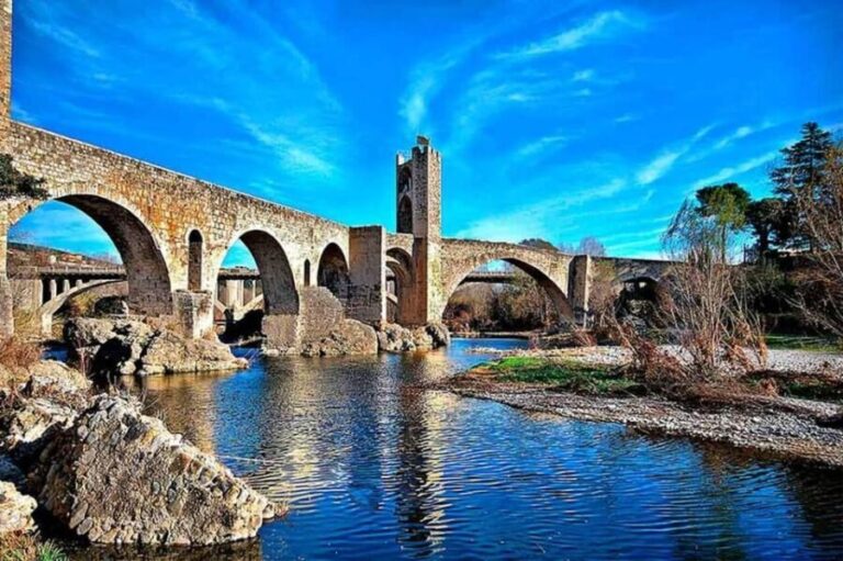 Barcelona: Tour Besalu, Peratallada and pals