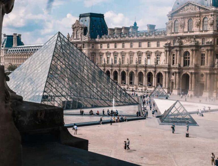 Discover Paris with a local guide - Private 5h Tour