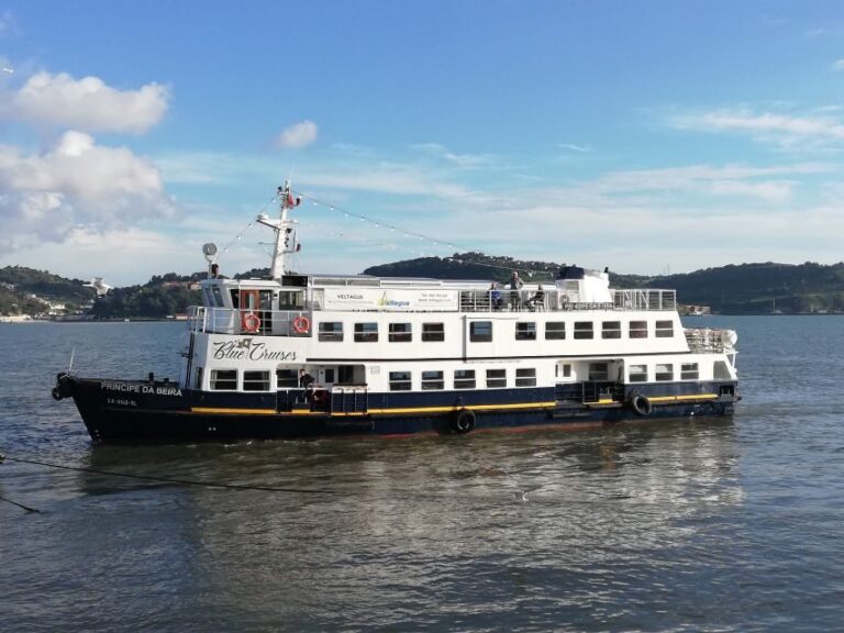 Lisbon: Tagus River Cruise with Welcome Drink