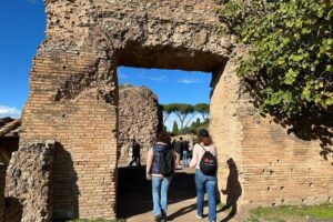 Private Extended Colosseum & Roman Forum With SUPER Sites Tour