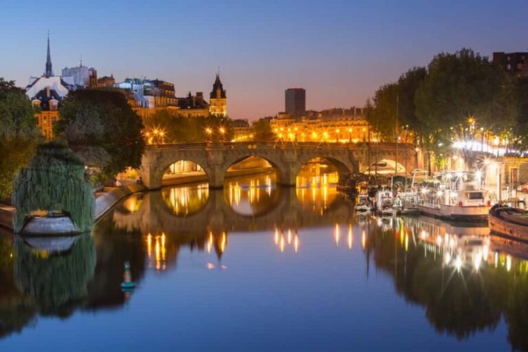 Paris: Ghosts and Dark Stories Guided Walking Tour