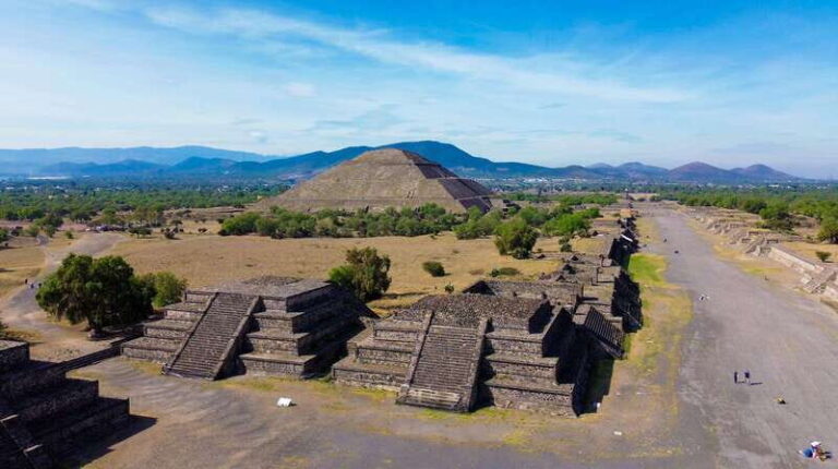 Mexico City: Teotihuacan Pyramids Early Access Guided Tour
